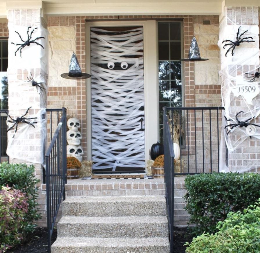 Best Halloween Door Ideas | 17 Ideas For A Halloween Porch