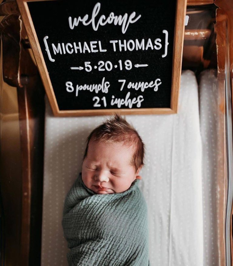 Birth Announcement Ideas: 13 Ways To Introduce Your Baby