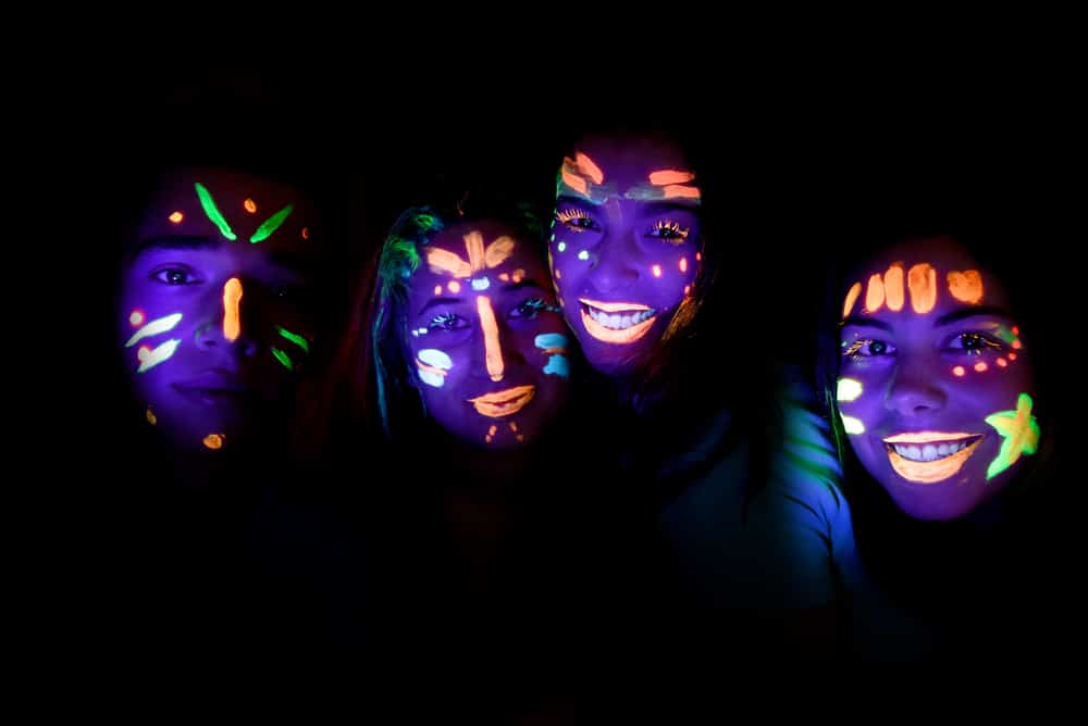 Glow In The Dark Party Ideas - 30 ideas for an amazing Glow Party